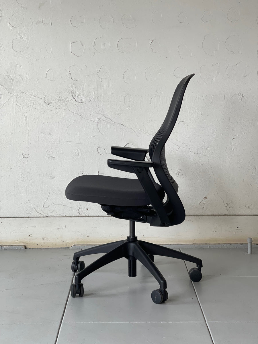 USED Knoll Regeneration Chair